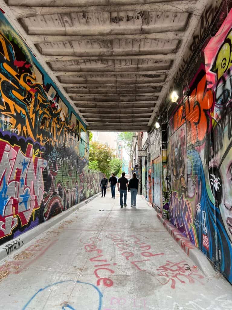 Graffiti Alley Toronto: What First-Time Visitors Should Know