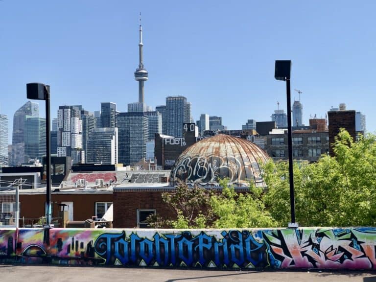 Graffiti Alley Toronto: What First-Time Visitors Should Know
