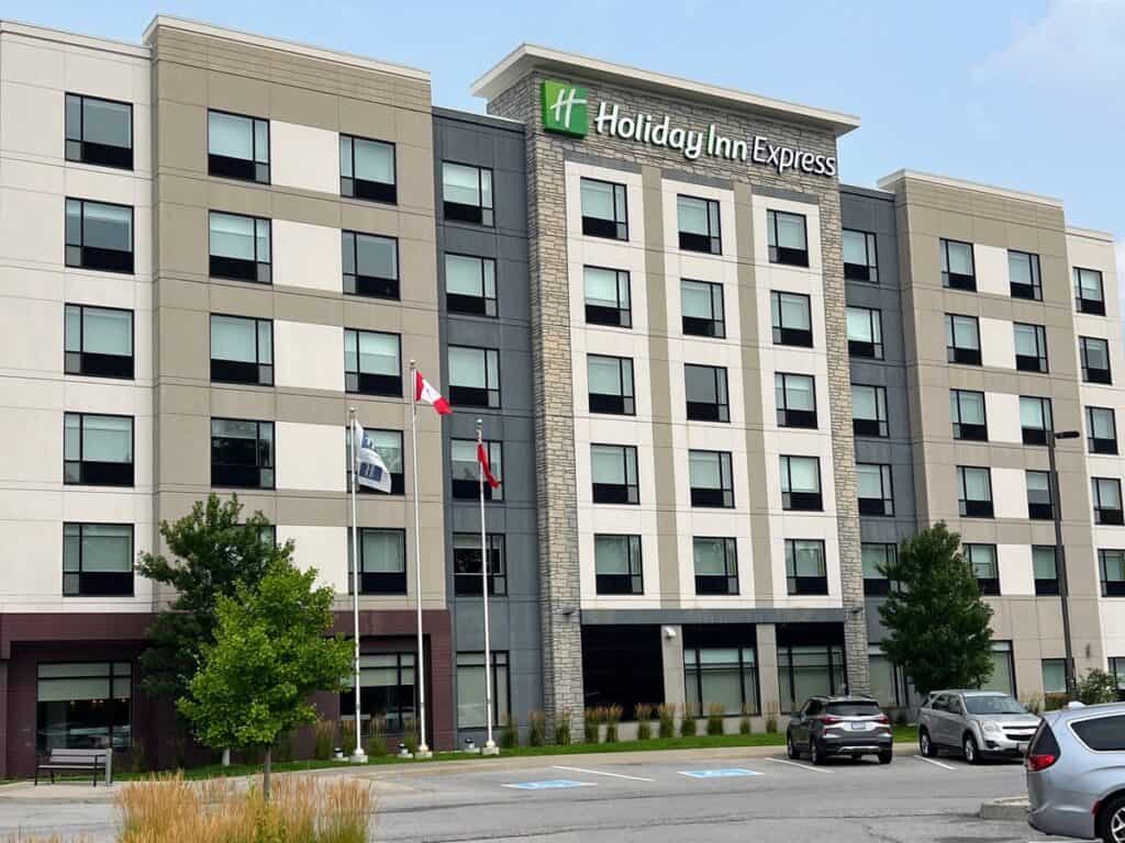Best Niagara Falls Hotels with a View: Local Tips
