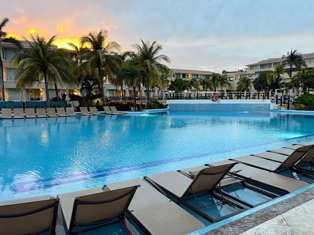 The Ultimate Moon Palace Cancun Pool Guide