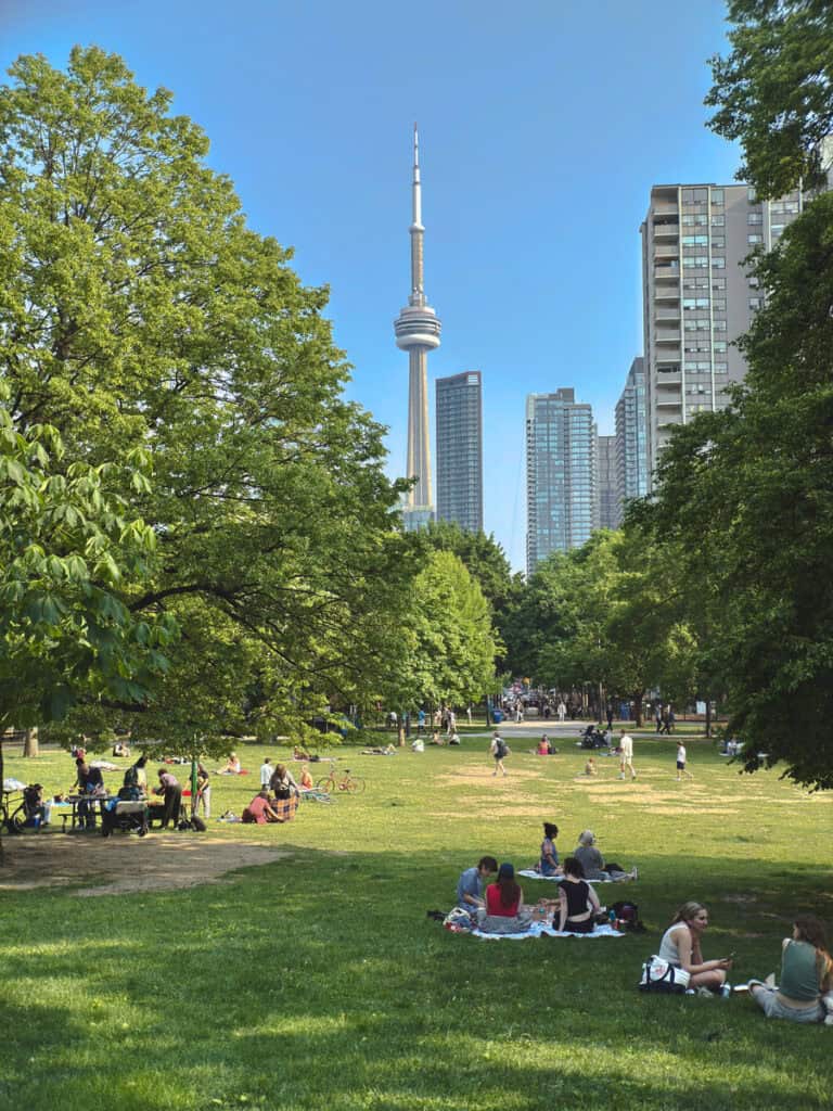 Toronto Travel Guide for First Time Visitors