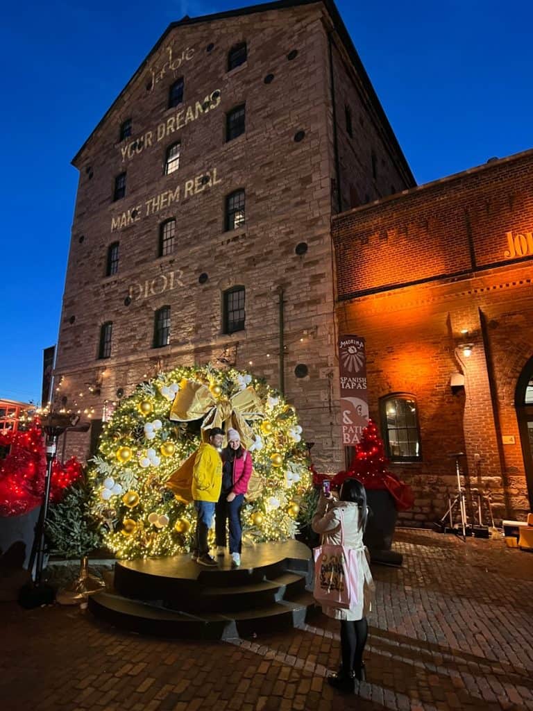 Distillery District Winter Village Toronto: Ultimate Guide for First ...